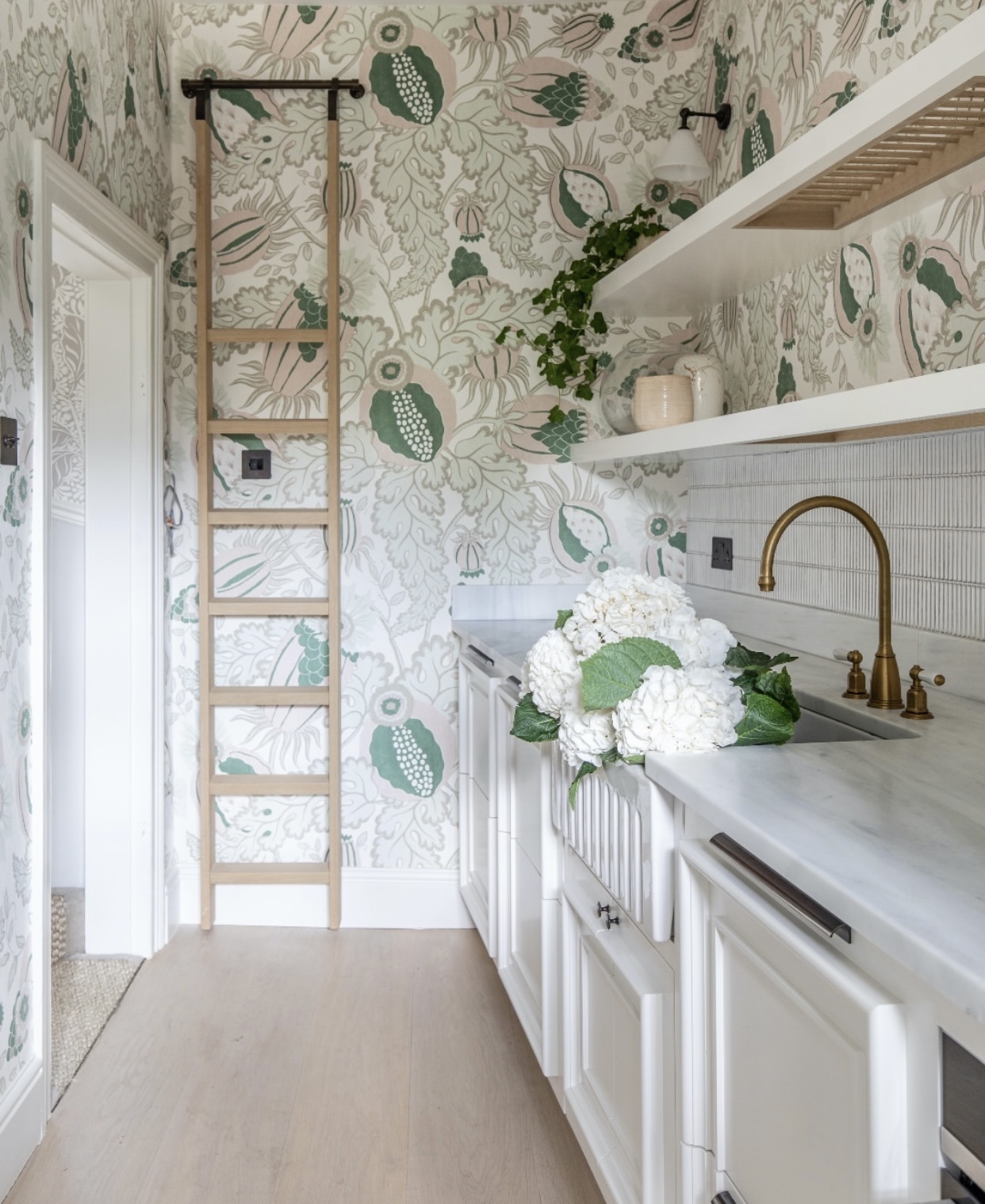 How to use statement wallpaper and tiles in the kitchen and bathroom