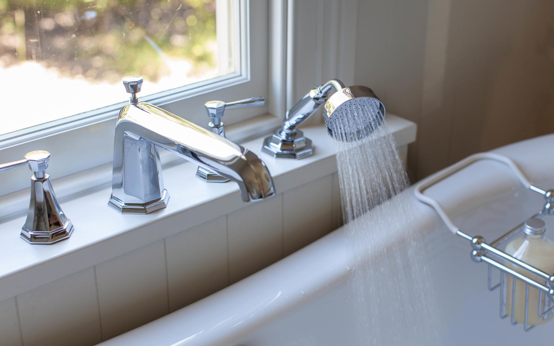 Deco Four-Hole Bath-Shower Mixer with Lever Handles Deco Four-Hole Bath-Shower Mixer with Lever Handles